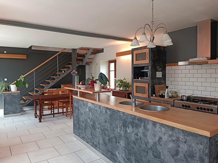 Maison à vendre - Remiremont - 6 pièces - 4 chambres