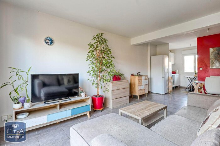 Seiches-sur-le-Loir : Appartement 4 pièces à louer