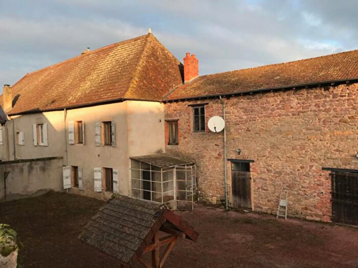 Maison à vendre - La Clayette - 7 pièces - 4 chambres