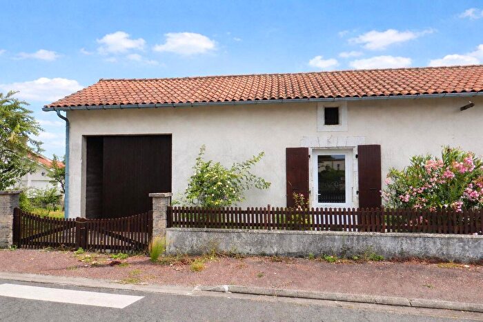 Maison à louer - Roumazieres-Loubert - 1 pièce