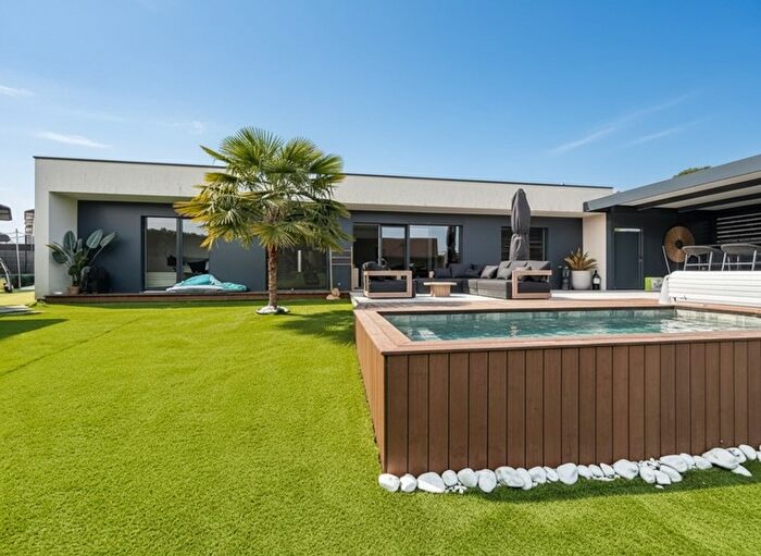 Maison à vendre - Cranves-Sales - 4 pièces - 3 chambres