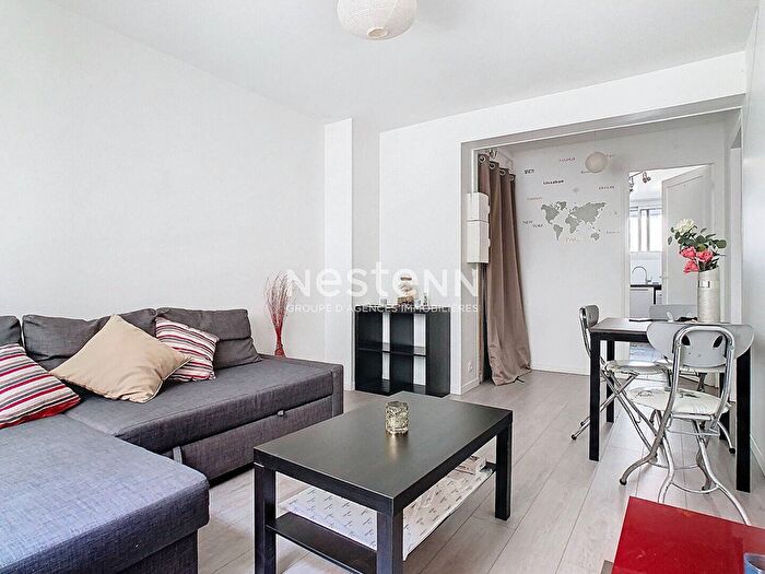 Appartement à louer - Espaces Jeunes, Issy-les-Moulineaux - 3 pièces - 2 chambres