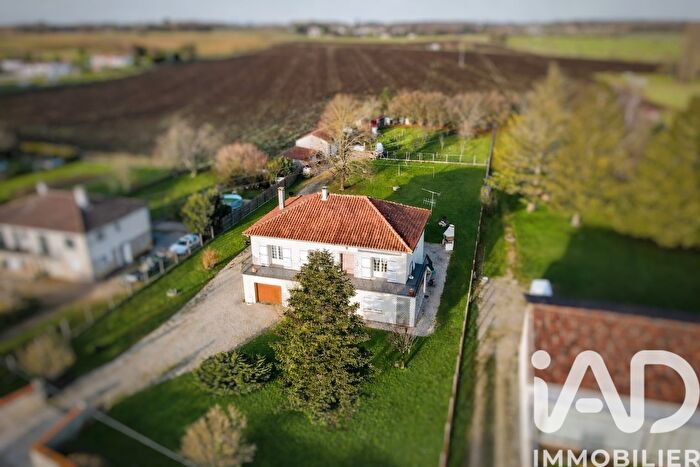 Maison à vendre - Chasseneuil-sur-Bonnieure - 8 pièces - 5 chambres