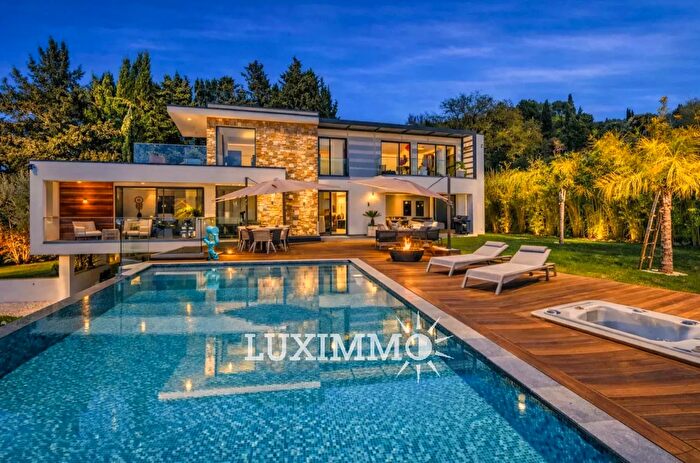 Maison à vendre - Mougins, Saint-Martin, Jylloue - 10 pièces - 5 chambres