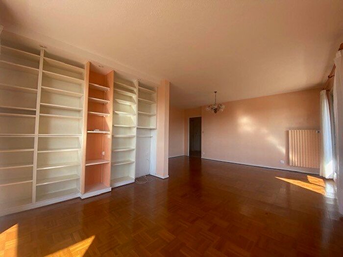 Saint-Genis-Laval, Centre-ville : Appartement 2 pièces à louer