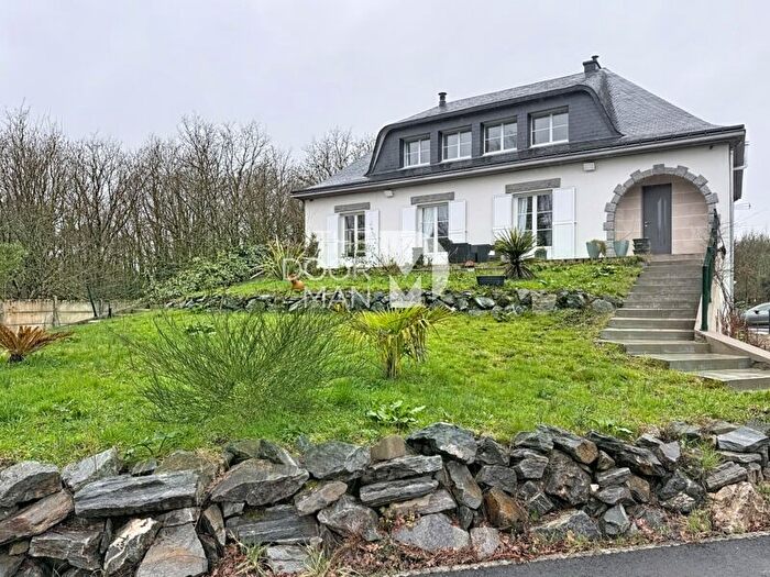 Maison à vendre - Pont-Saint-Martin - 12 pièces - 6 chambres