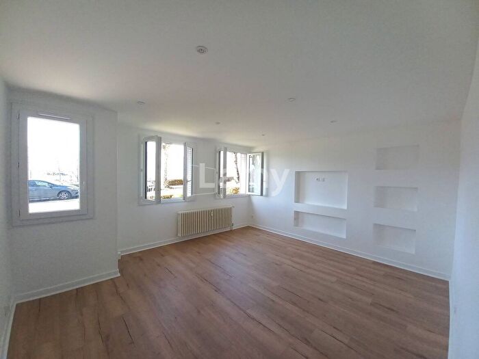 Appartement à louer - Centre Ville, Chambéry - 2 pièces