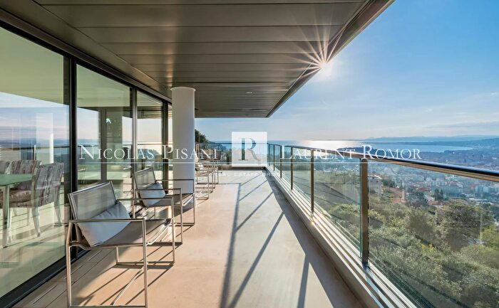 Appartement à louer - Villefranche-sur-Mer - 5 pièces - 4 chambres