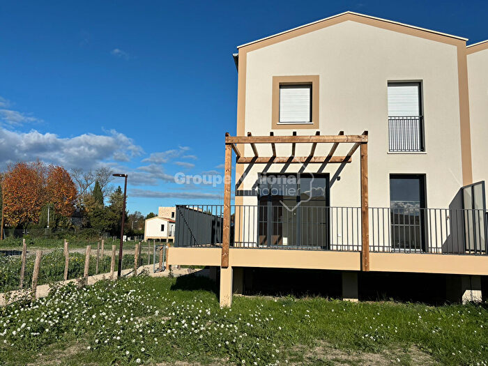 Maison à louer - Saint-Étienne-du-Grès - 4 pièces - 3 chambres
