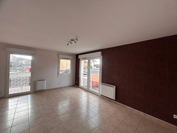 Appartement à louer - Les Perouses-Triangle dActivité, Ambérieu-en-Bugey - 2 pièces - 1 chambre