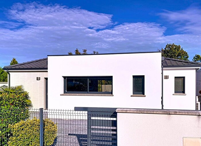 Maison à vendre - Martignas-sur-Jalle - 6 pièces - 5 chambres