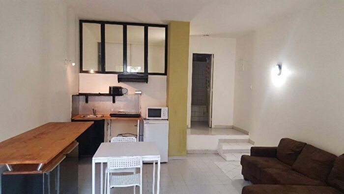 Appartement à louer - Centre Ville, Aix-en-Provence - 1 pièce