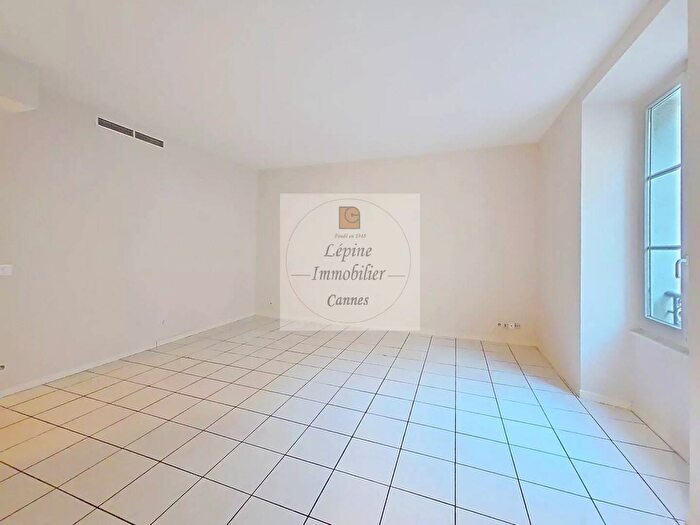 Appartement à louer - République, Cannes - 2 pièces - 1 chambre