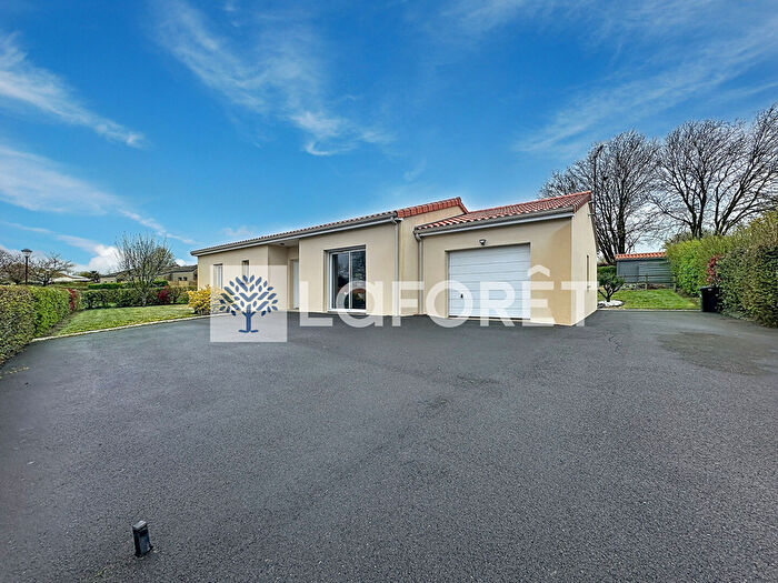 Maison à vendre - La Forêt-sur-Sèvre - 4 pièces - 3 chambres