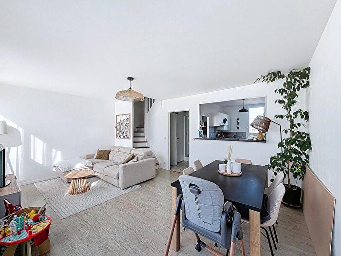 Appartement à vendre - Voisins-le-Bretonneux - 3 pièces - 2 chambres