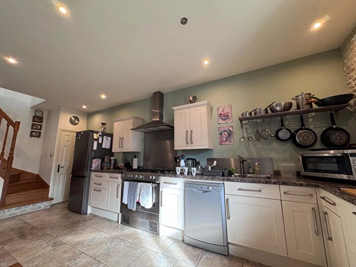 Maison à vendre - Genac - 8 pièces - 5 chambres