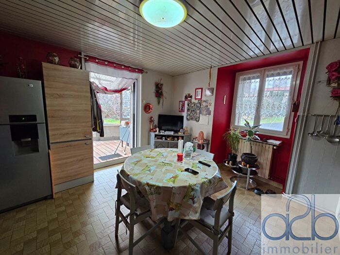 Maison à vendre - Sanssac-léglise - 6 pièces - 4 chambres