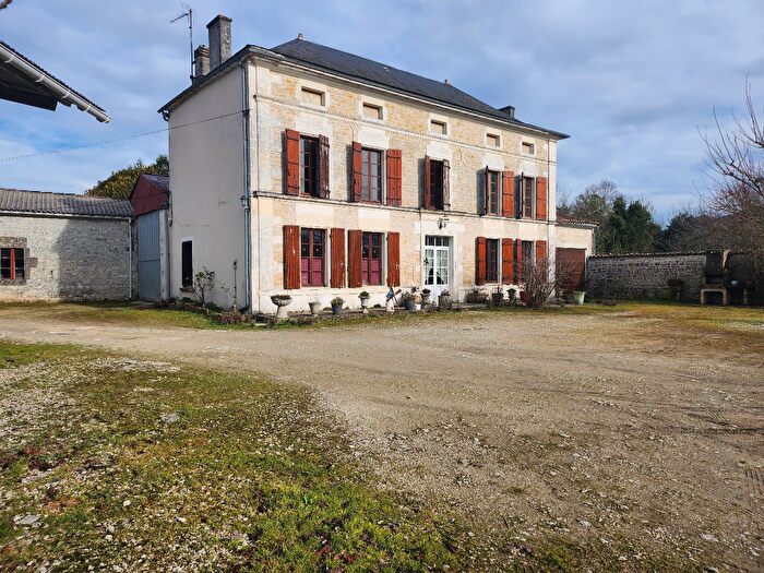 Maison à vendre - Chassors - 6 pièces - 2 chambres