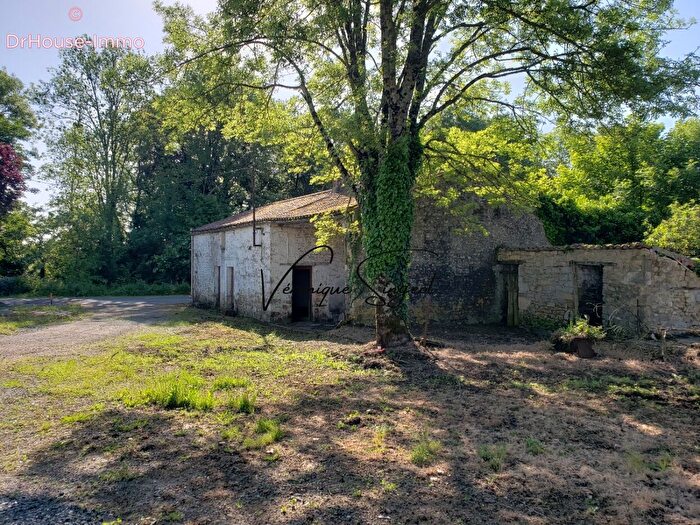 Maison 1 pièce à Sainte-Hermine, à vendre