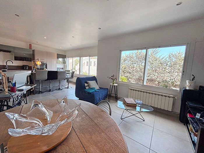 Appartement à vendre - Hyères, Ayguade, Salins - 7 pièces - 3 chambres