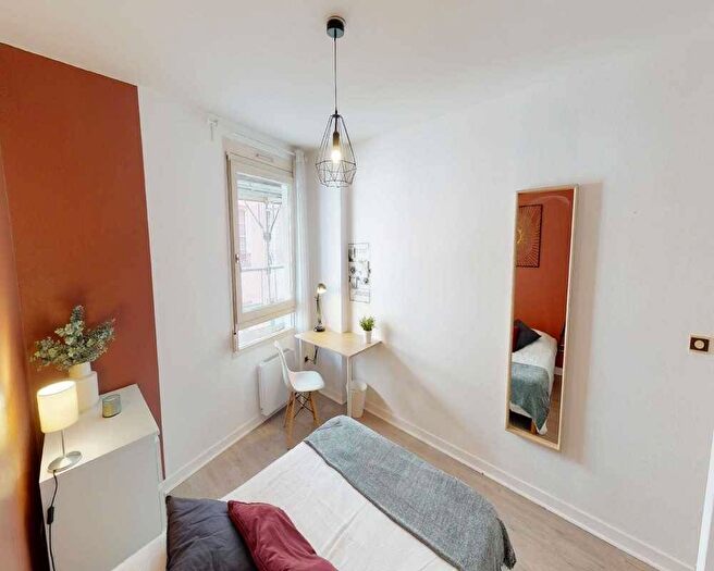 Appartement à louer - Guillotière, Lyon ème arrondissement - 4 pièces - 4 chambres