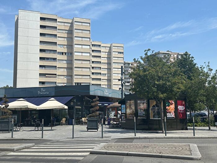Appartement 3 pièces à Chelles, Centre-ville, Gare, Abbesses, à vendre