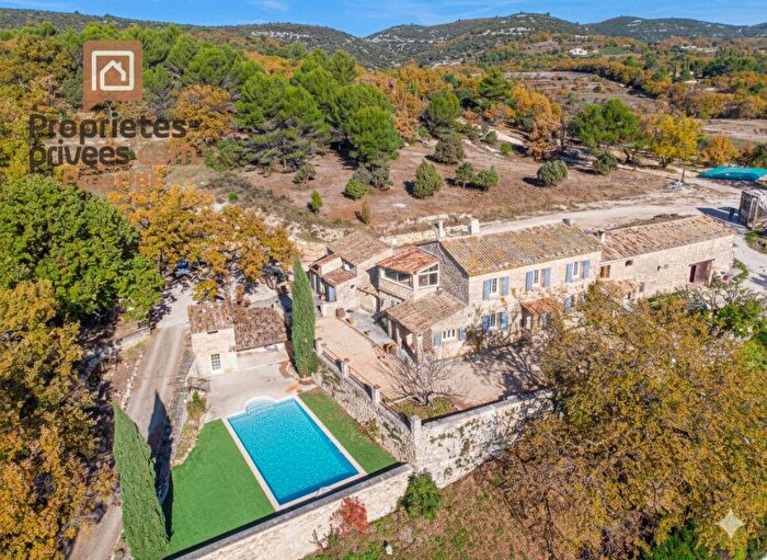 Maison à vendre - Murs - 10 pièces - 6 chambres