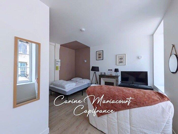 Centre Ville, Saint-Maixent-l'École : Appartement 1 pièce à louer