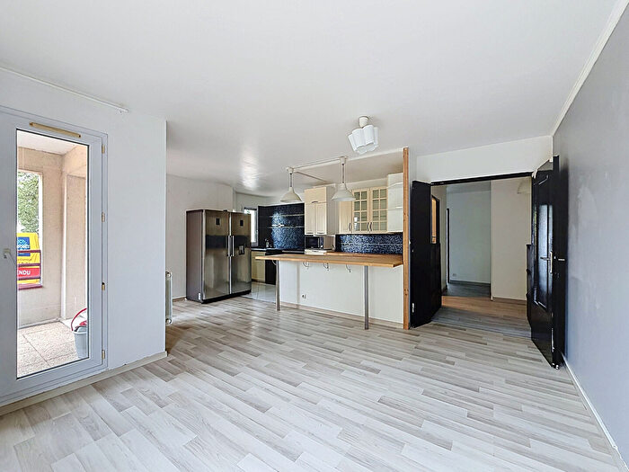 Moissy-Cramayel, Centre-ville : Appartement 3 pièces à vendre