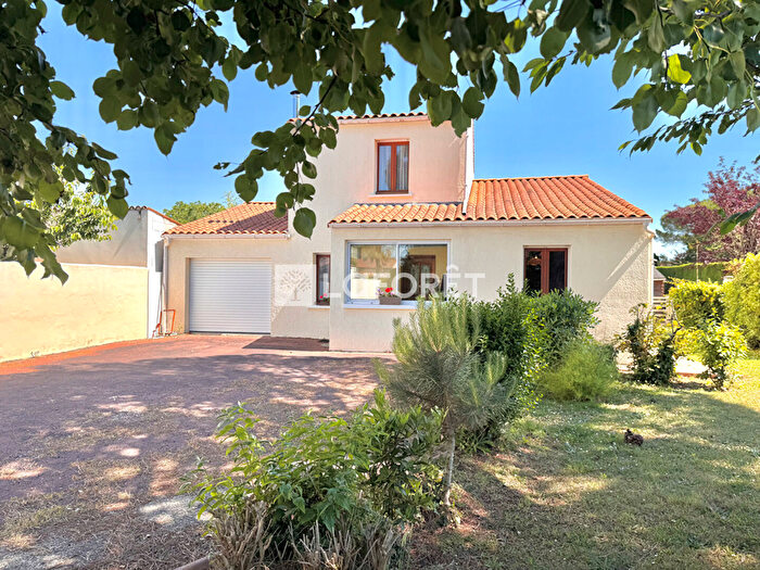 Saint-Palais-sur-Mer : Maison 4 pièces à vendre