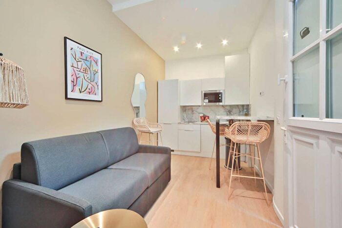 Appartement 2 pièces à louer à Violet Commerce, Paris 15ème arrondissement