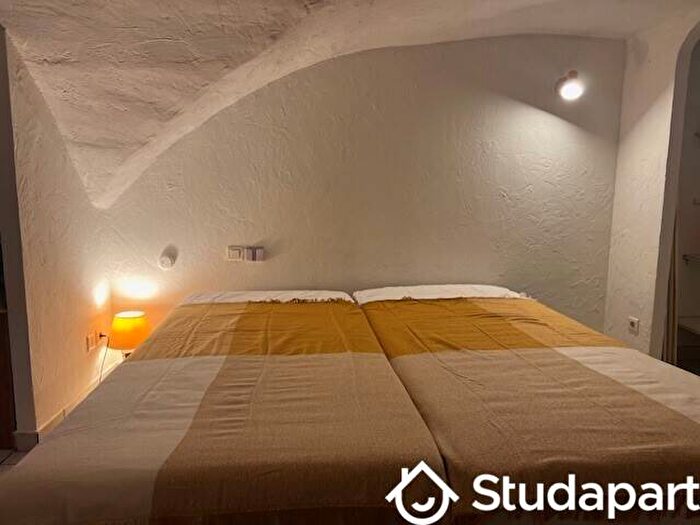 Appartement à louer - Vieille Ville, Antibes - 1 pièce