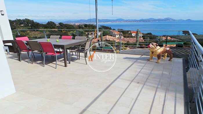 Maison à vendre - Roquebrune-sur-Argens - 8 pièces - 5 chambres