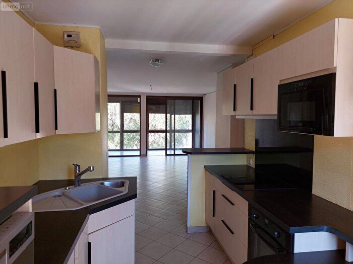 Appartement à louer - Bourg-en-Bresse - 3 pièces - 2 chambres