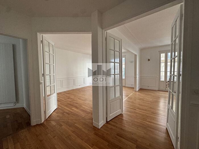 Appartement à louer - Paris e , Porte de Saint-Cloud, Auteuil-Sud - 5 pièces - 2 chambres