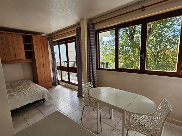 Appartement à louer - Le Chesnay, Pré-Vert - 1 pièce