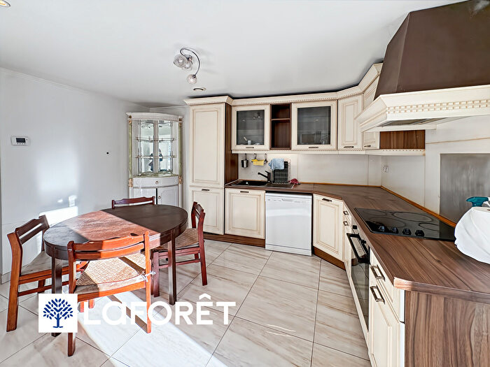 Maison à louer - Viry-Châtillon, Centre-ville - 4 pièces - 3 chambres