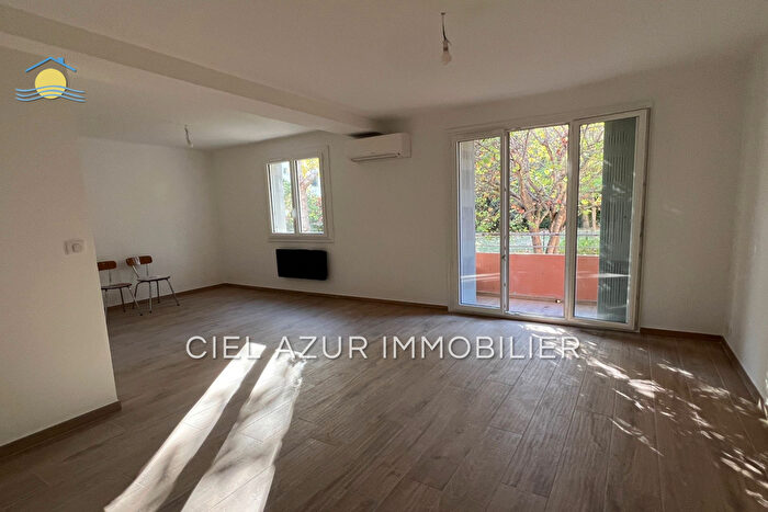 Appartement à louer - Vallauris, Centre-ville - 3 pièces - 2 chambres