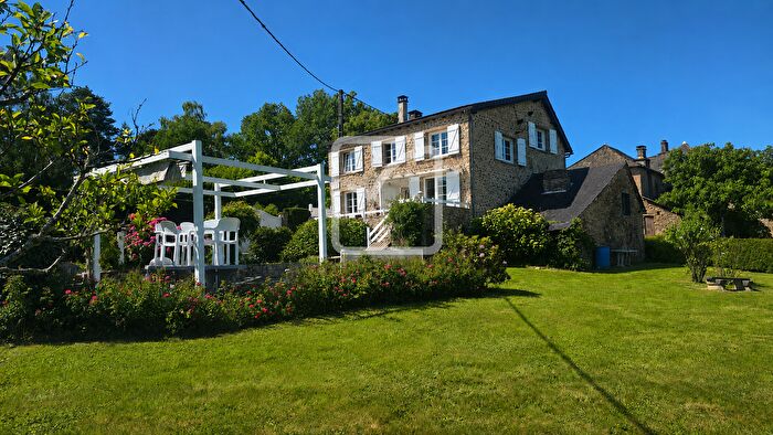 Maison 6 pièces à vendre à Ménoire