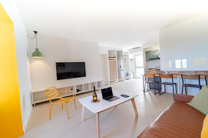 Appartement à louer - Angoulême, Centre-ville - 1 pièce - 5 chambres