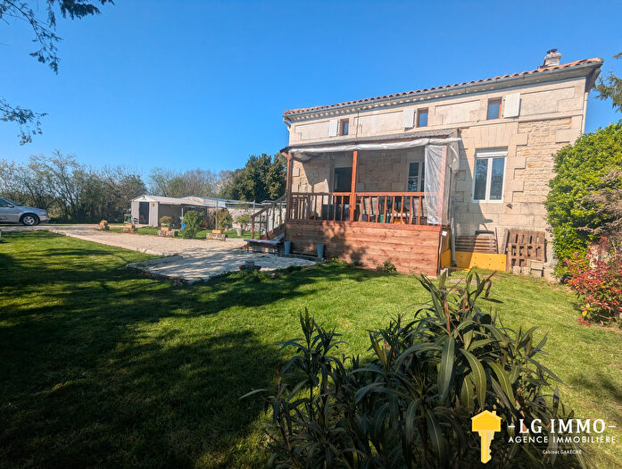 Maison à vendre - Saint-Germain-de-Lusignan - 4 pièces - 3 chambres