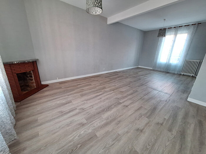 Maison 5 pièces à La Jonchère-Saint-Maurice, à vendre