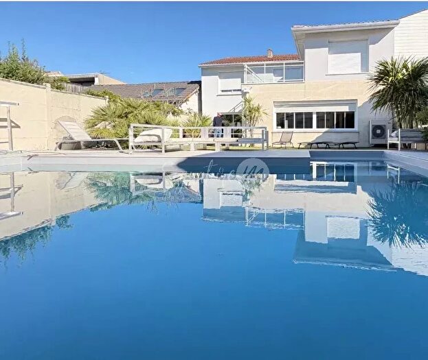 Maison à vendre - Mérignac, Saint-Augustin - 6 pièces - 5 chambres