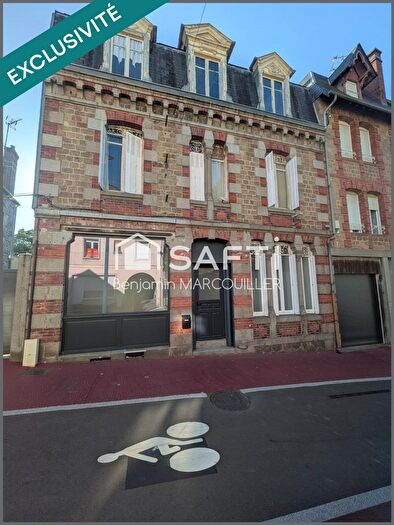 Maison 12 pièces à Roullours, à vendre