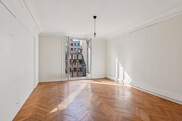 Appartement à louer - Triangle dOr, Paris ème arrondissement - 8 pièces - 8 chambres