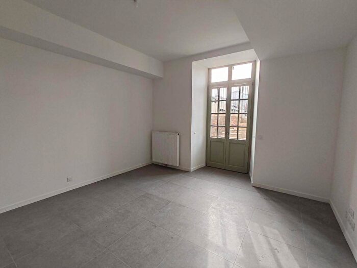 Appartement à louer - Centre-Historique, Romans-sur-Isère - 3 pièces - 2 chambres