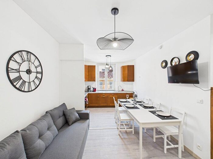 Appartement à louer - Préfecture, Marseille ème - 6 pièces - 5 chambres