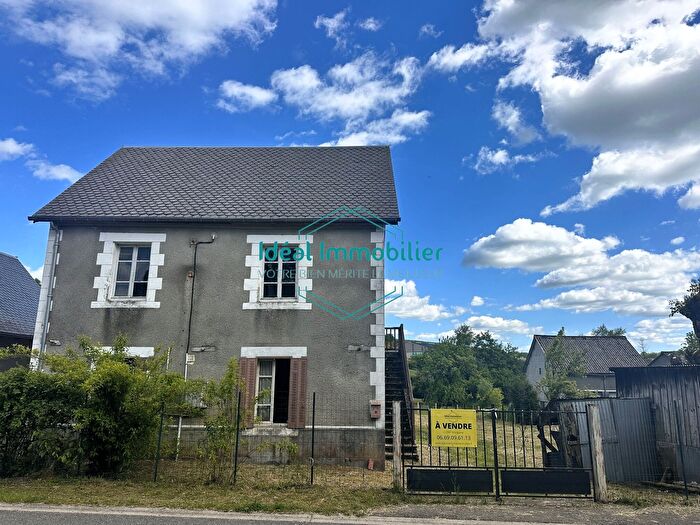 Maison à vendre - Sainte-Geneviève-sur-Argence - 8 pièces