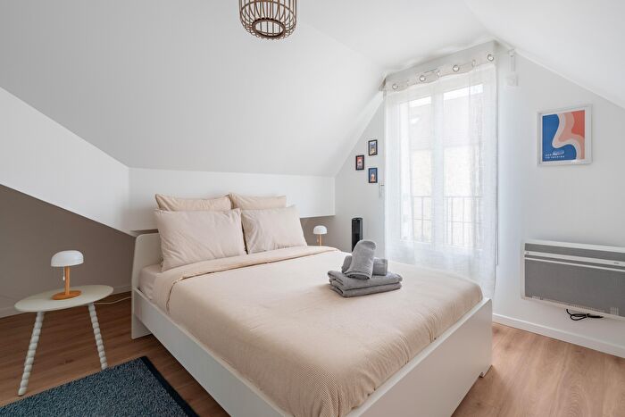 Maison à vendre - Pontault-Combault, Centre commercial - 5 pièces - 3 chambres