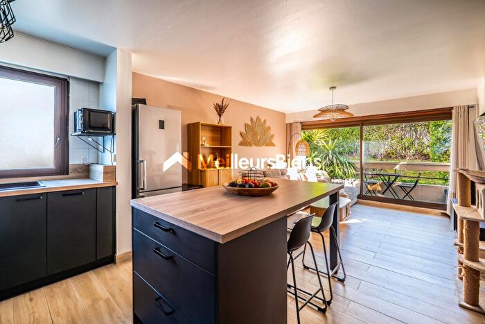 Appartement à vendre - Fresnes, Centre-ville - 3 pièces - 2 chambres